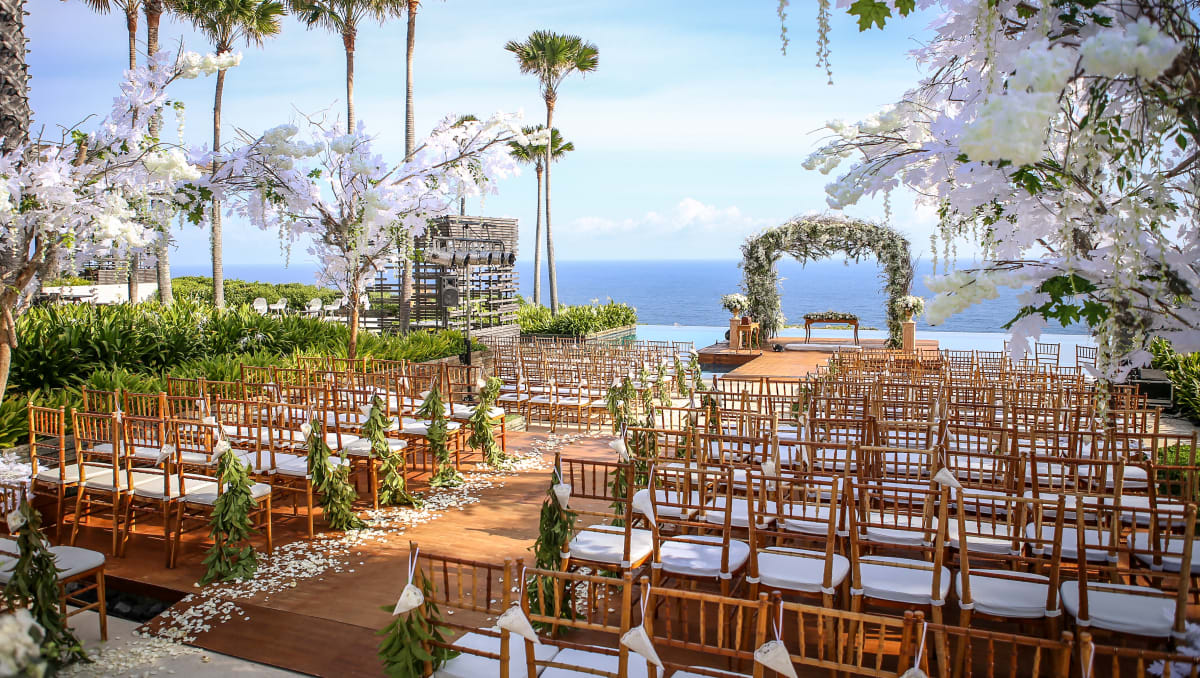 Alila uluwatu bali wedding | Beachweddingtips.com
