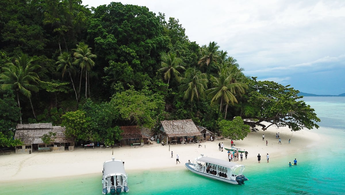 Meridian Adventure Dive Resort, Raja Ampat | Indonesia Destination ...